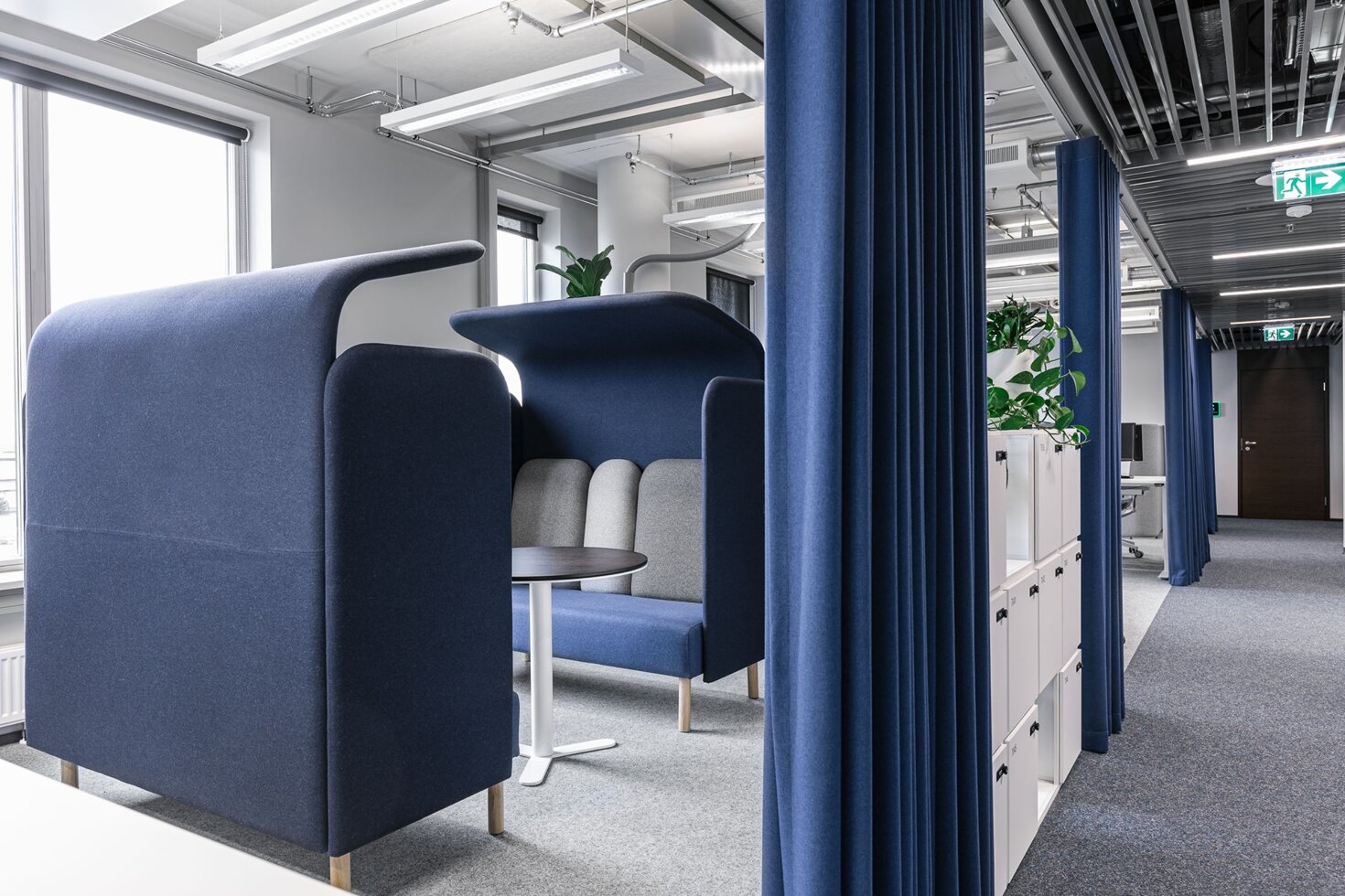 Sound-absorbing furniture helps to create a healthier workspace - 40x25 ...